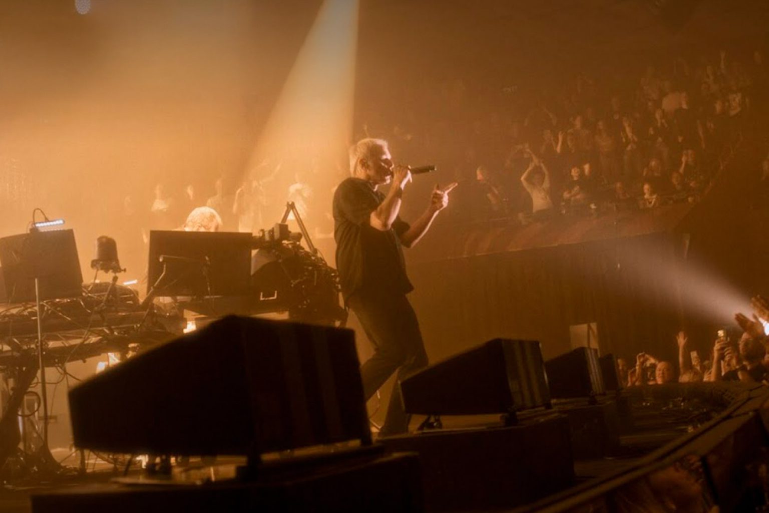 Watch Underworld live at Sydney Opera House - Electronic Groove