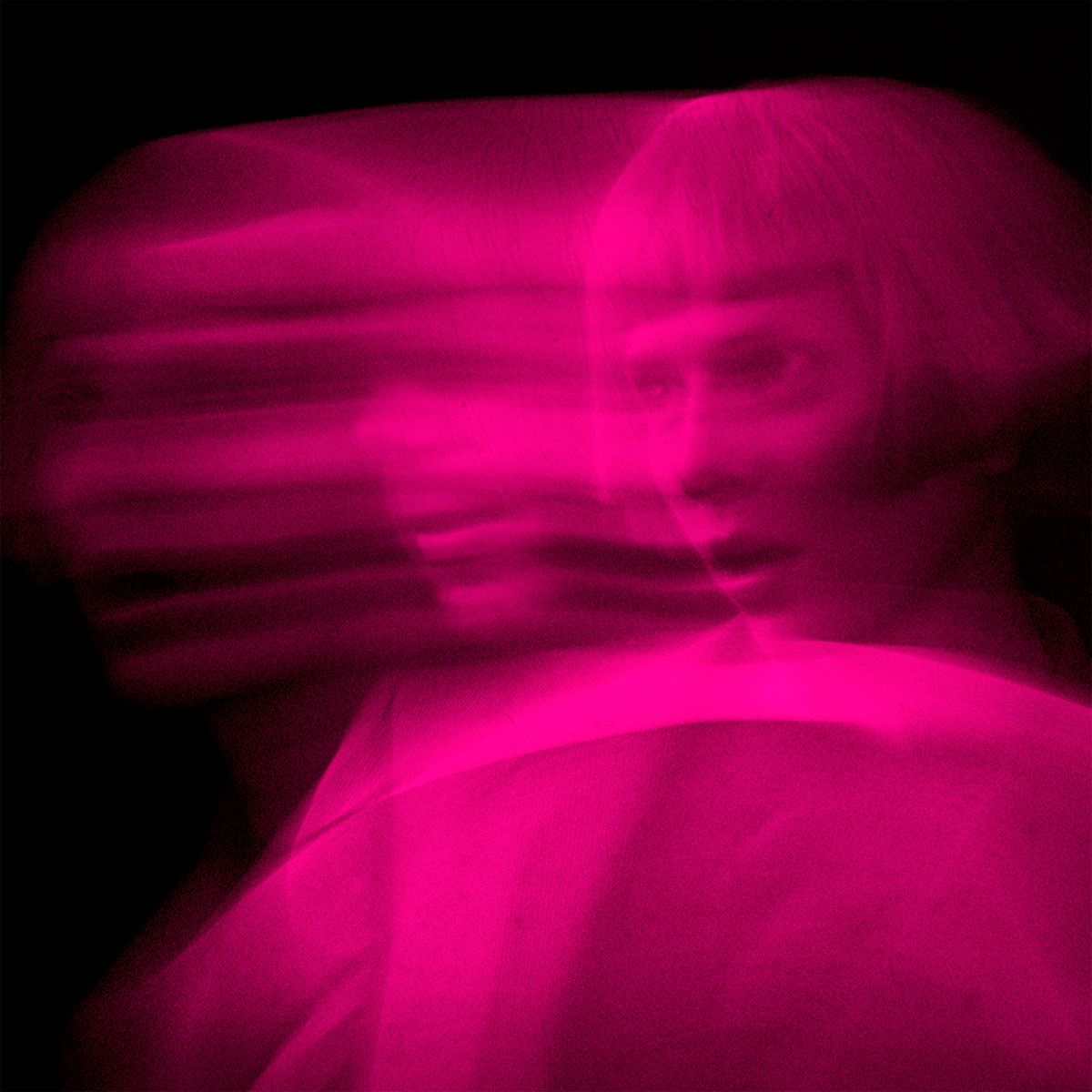Tom Rowlands and AURORA reveal TOMORA album ‘COME CLOSER’ - Electronic ...